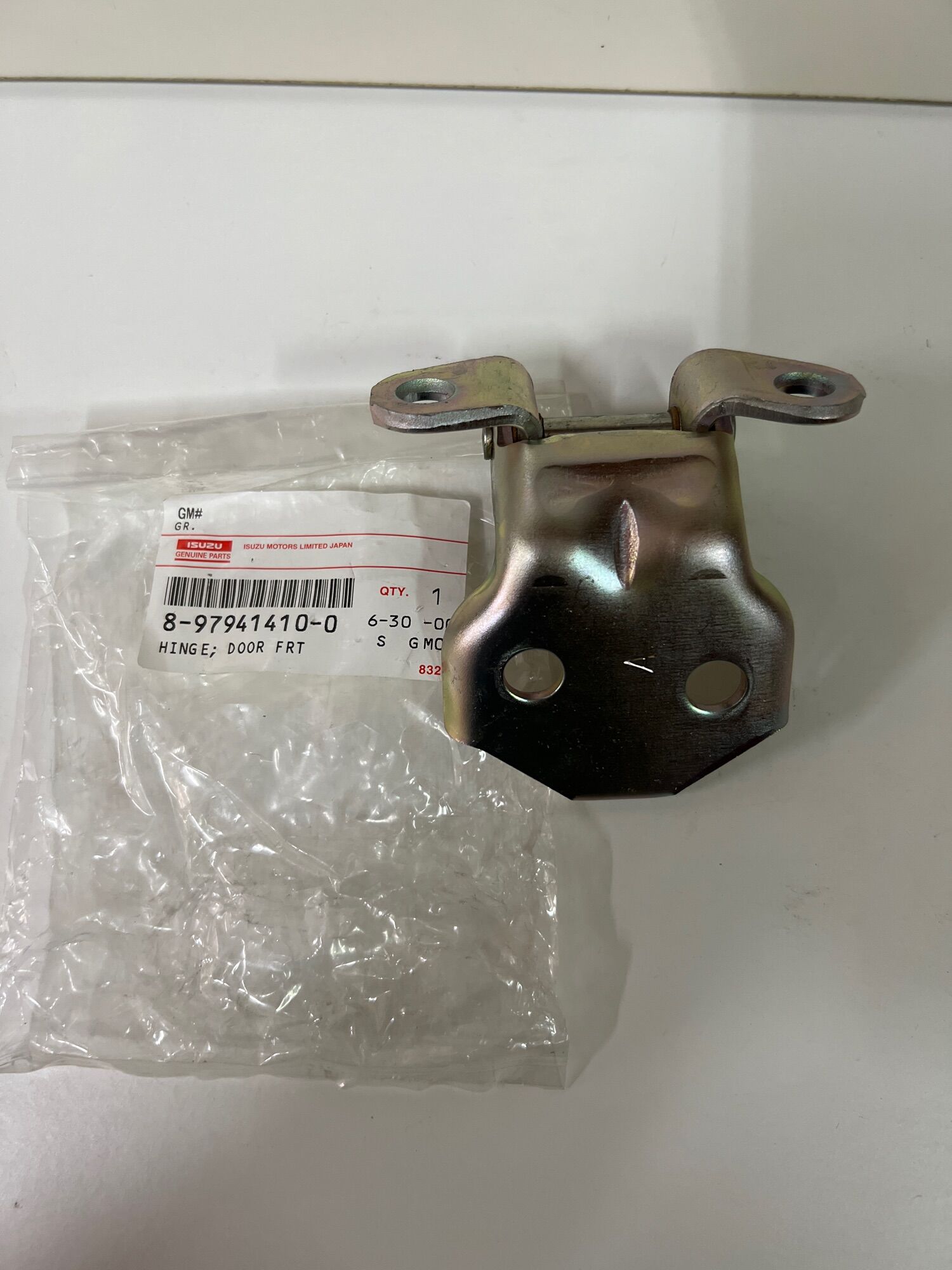 Genuine Isuzu Front Door RIGHT HAND UPPER Hinge for Isuzu Crosswind ...