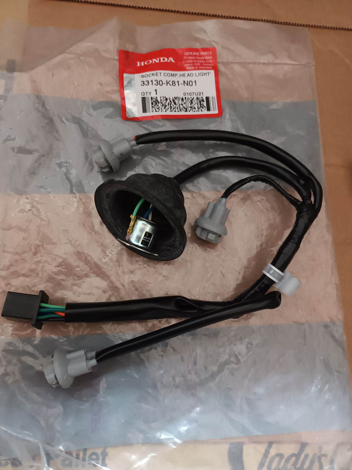 HONDA BEAT FI V2 HEADLIGHT SOCKET 33130K81N01 | Lazada PH