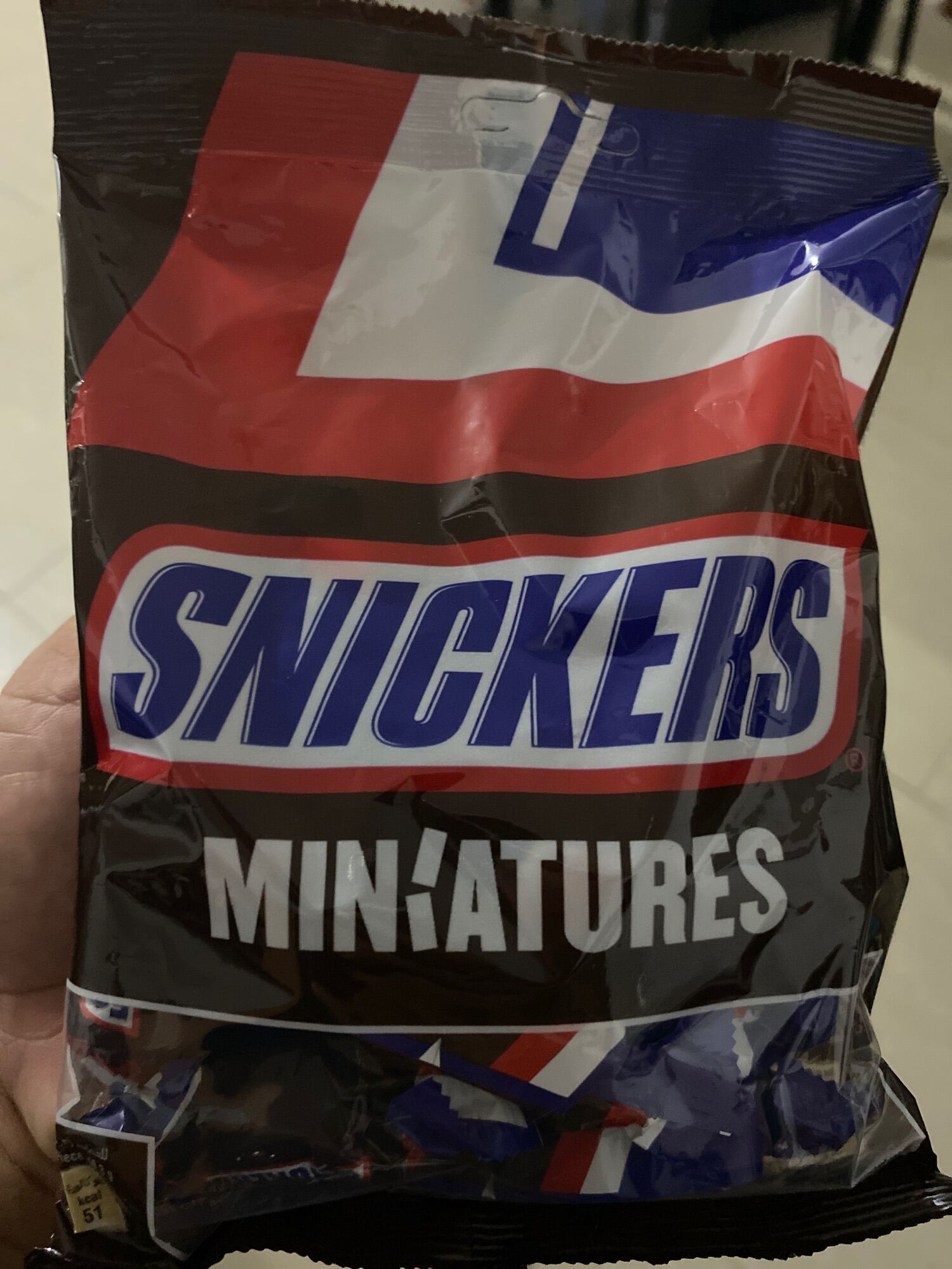 IMPORTED CHOCOLATES ( MILKYWAY, 3MUSKETEERS, CRUNCH, BUTTERFINGER ...