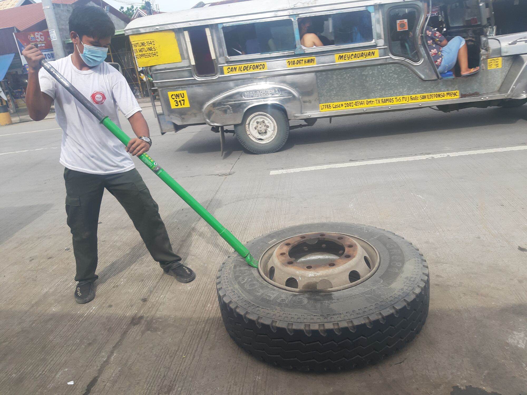 VVR Manual bead breaker tire beader sliding hammer | Lazada PH