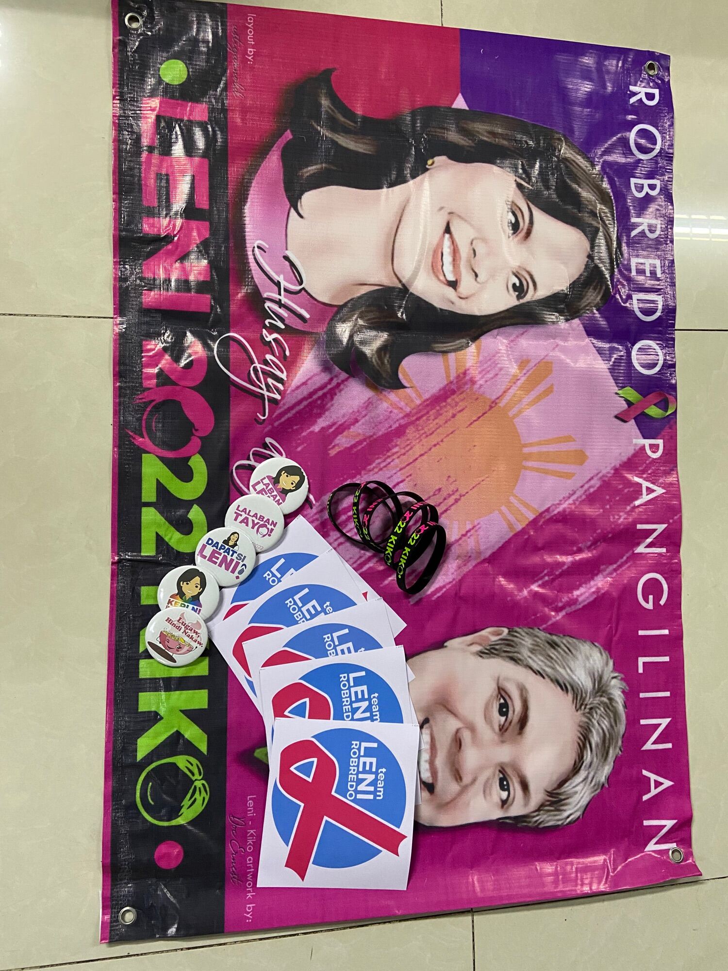 Support Leni Merchandise - tarpaulin, baller, button pins, stickers