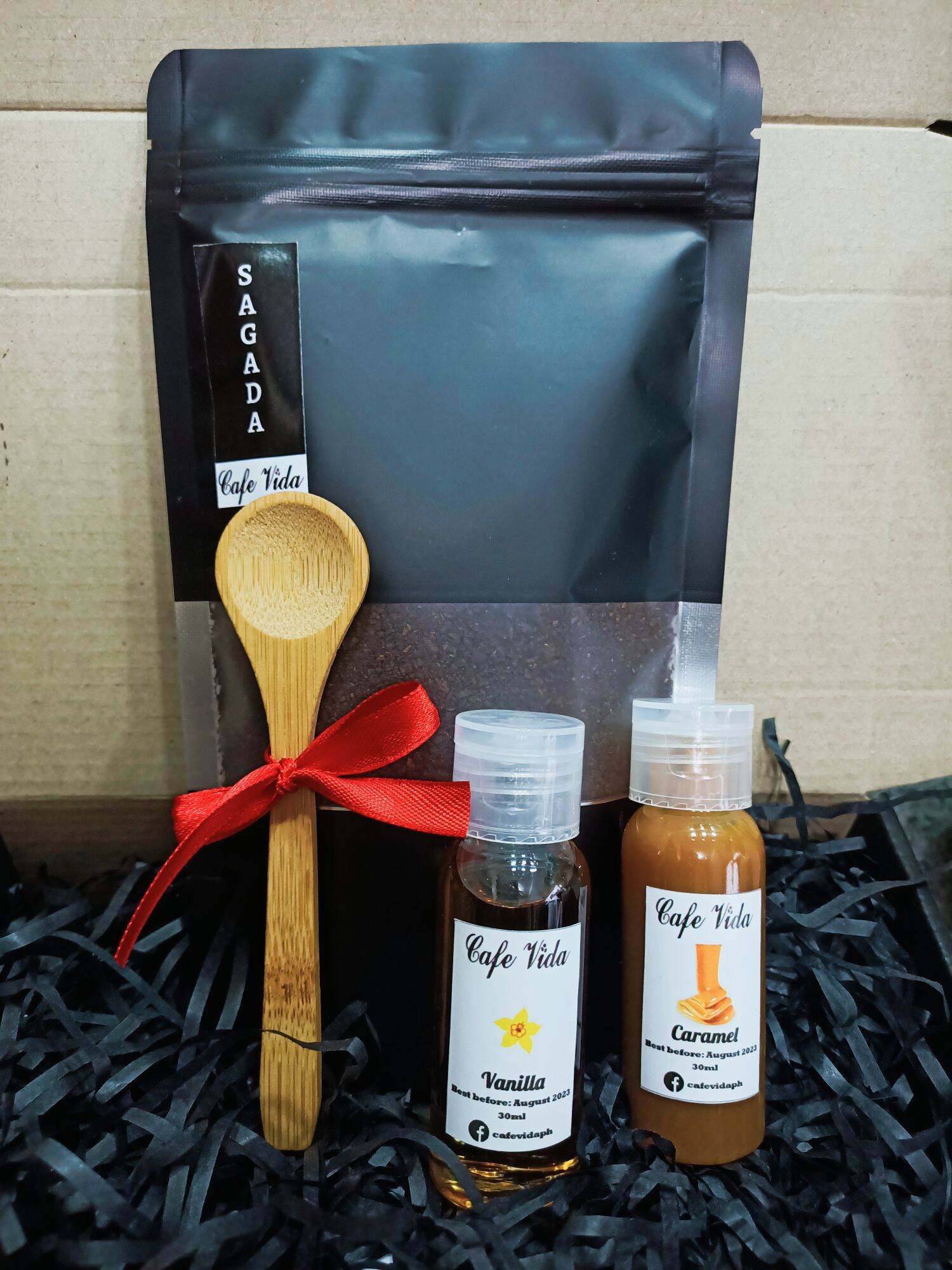CAFE VIDA Coffee Gift Set H (100g coffee, 2 syrups, 1 wooden spoon ...