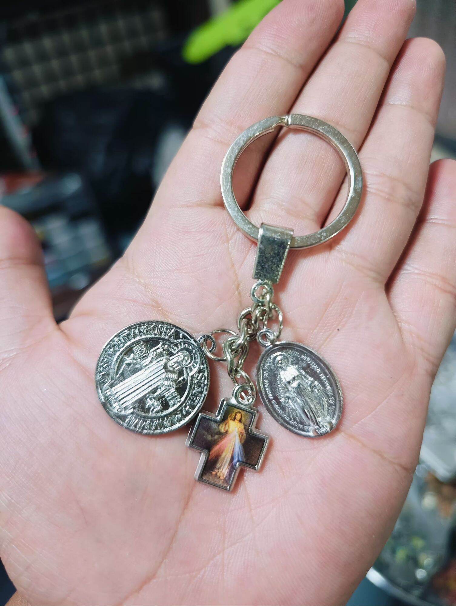 KEYCHAINS WITH MAMA MARY AND BENEDICT MEDAL AND CROSS | Lazada PH
