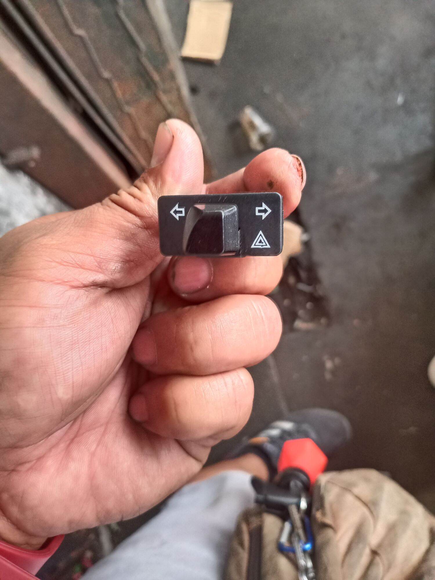 GALA/PASSION 125 SIGNAL LIGHT SWITCH L/R WITH HAZZARD (RUSI) | Lazada PH