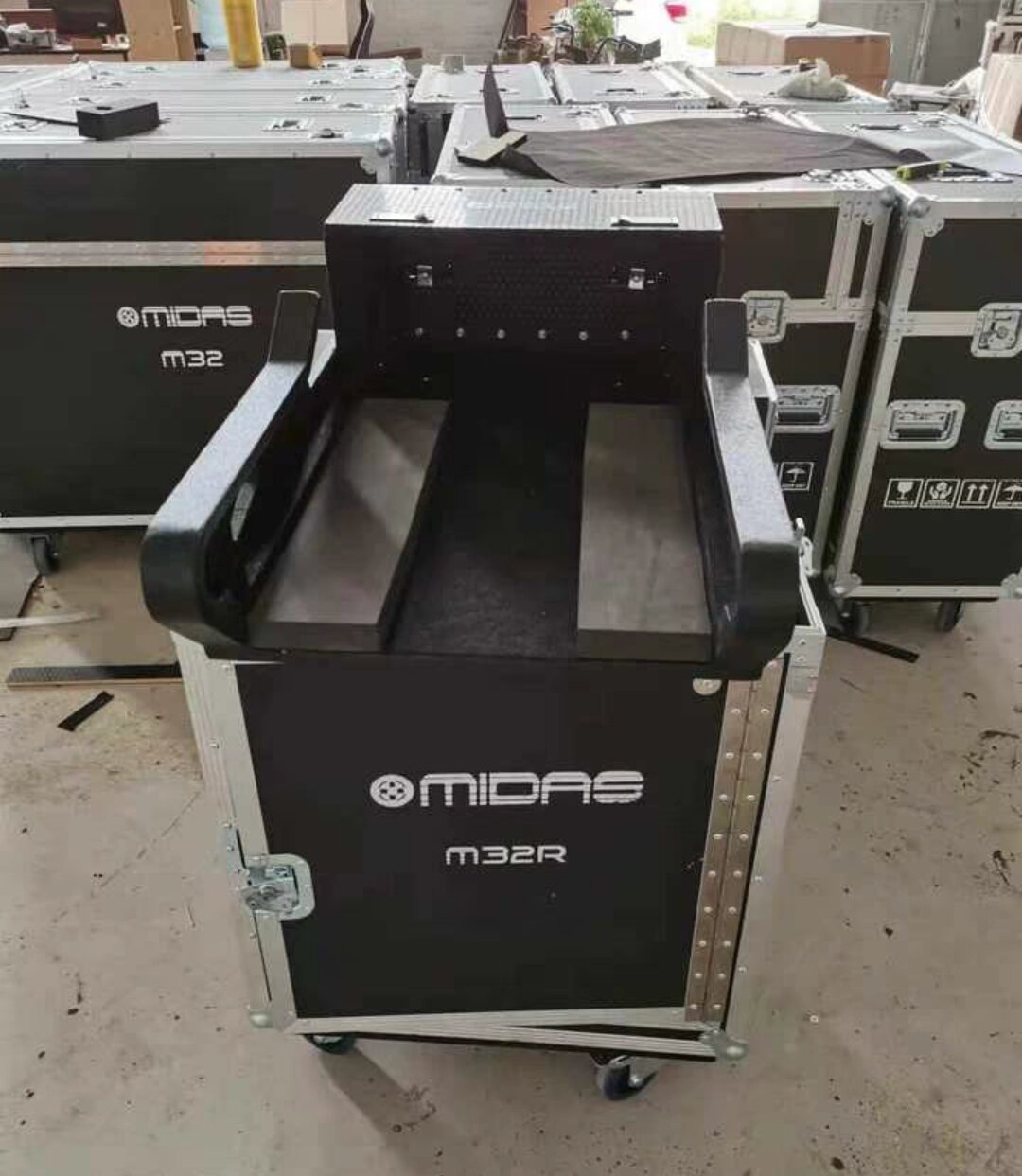 Midas Midas M32rlive Digital Mixer DL16 Interface Box Mr18 Rack Dp48 ...