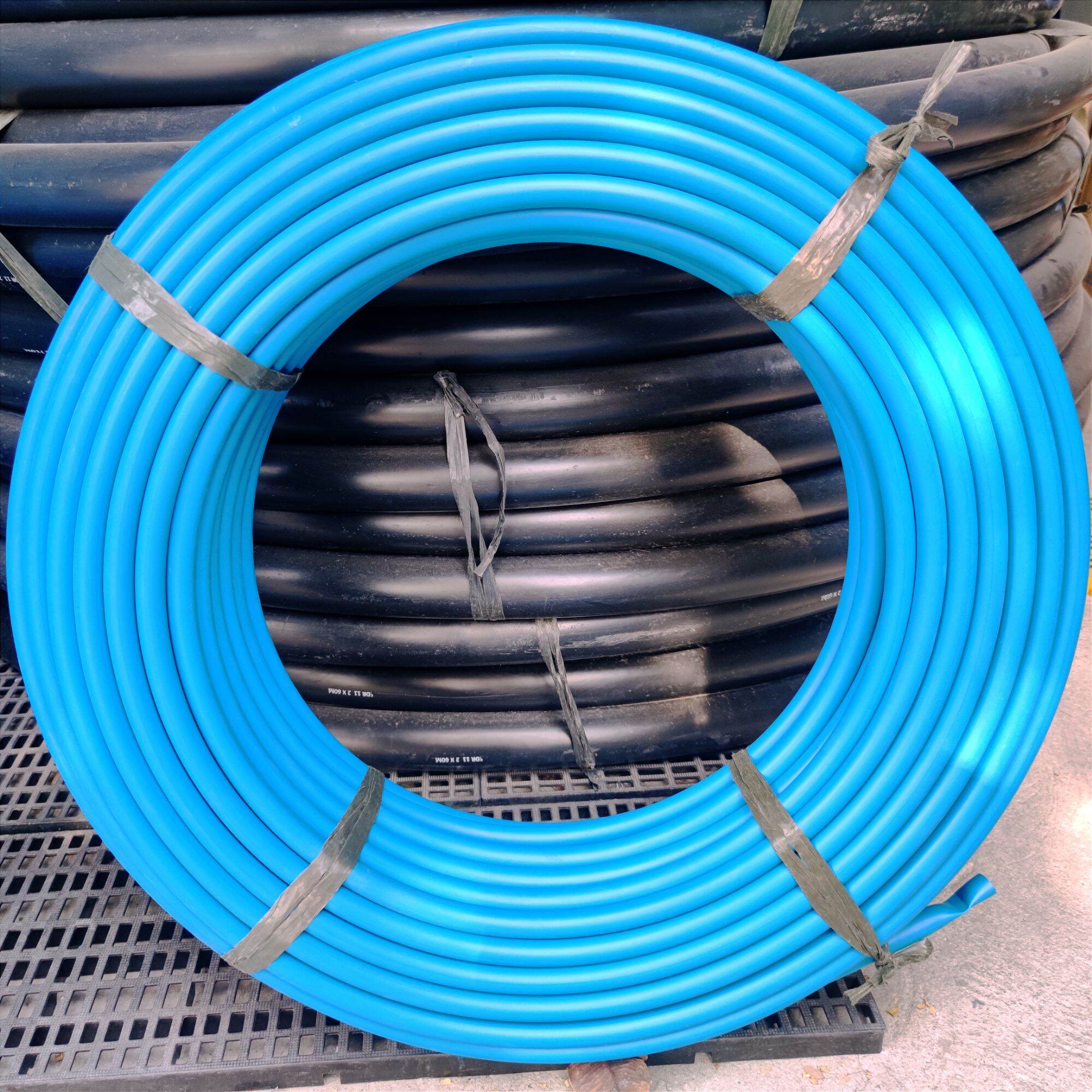 HDPE Pipe 1/2" (20mm) x 100m Heavy Duty Hose S-40 Black , SDR-17 Blue ...