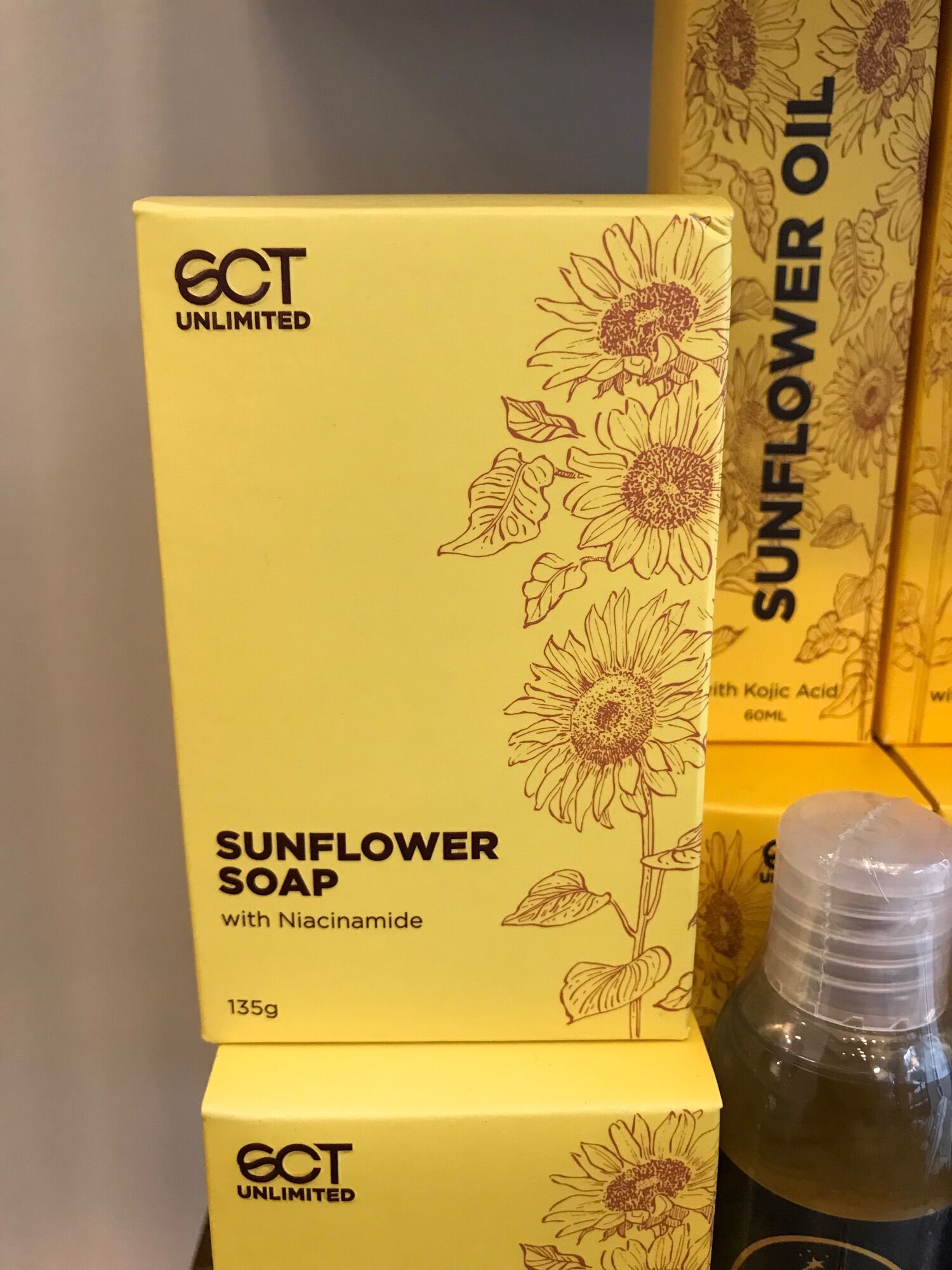 SCT Unlimited Sunflower Soap 135g comes with mesh pouch