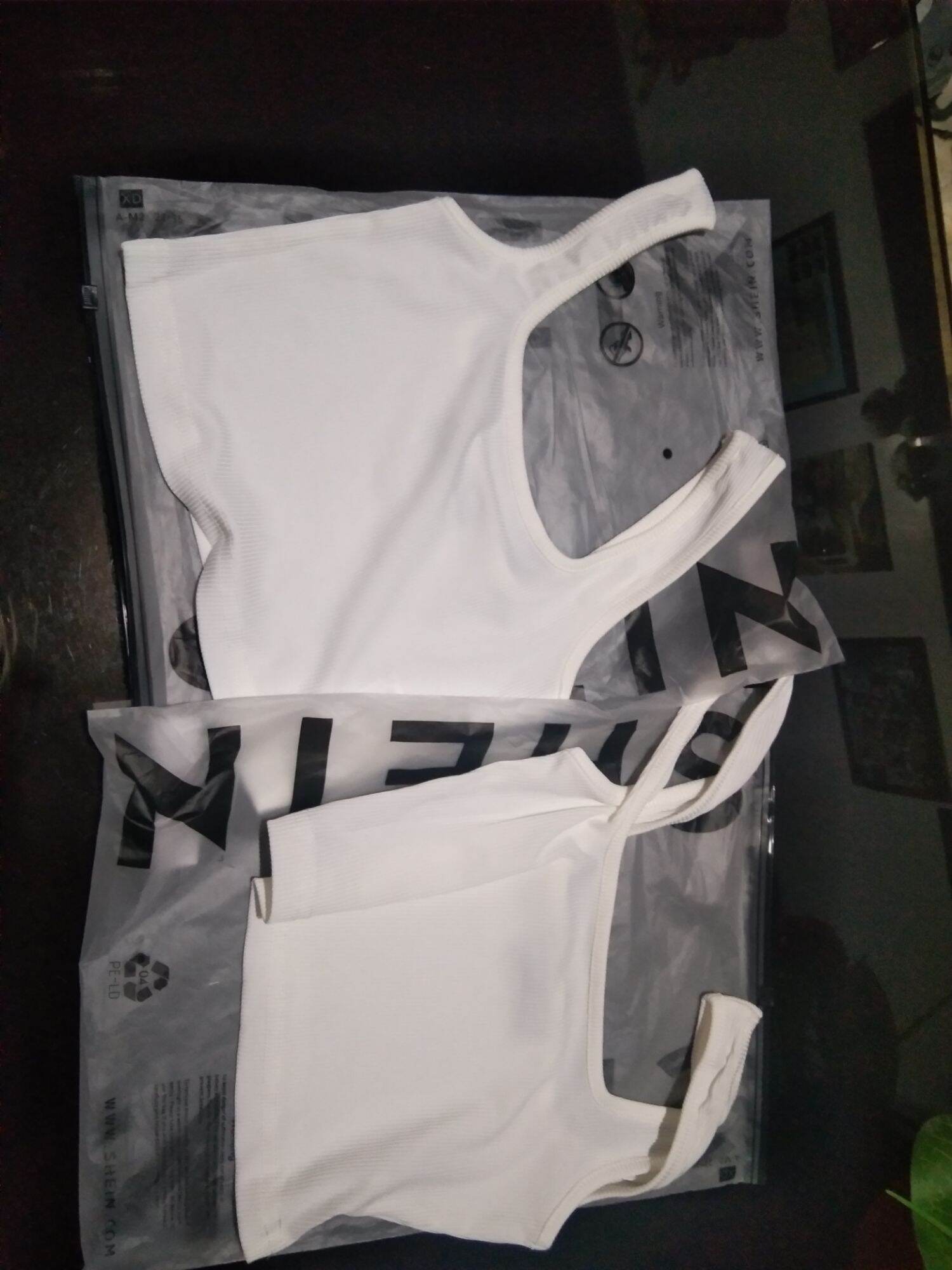 SHEIN CROPTED FITTED SANDO SIZE XS ,Colors : 2white,1pink,1mint green ...