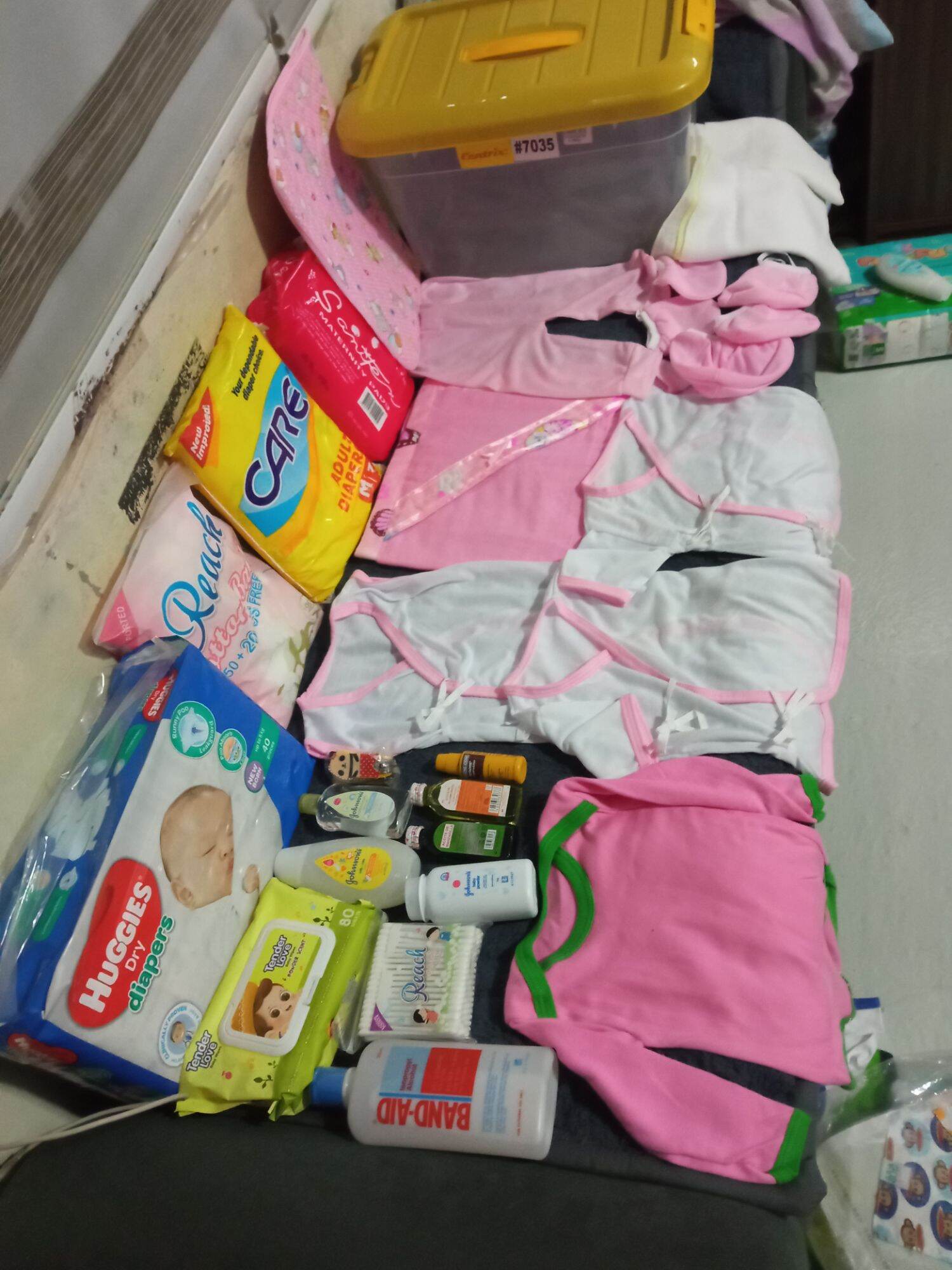 Huggies/ pampers buntis kit hospital needs isang bitbit! | Lazada PH