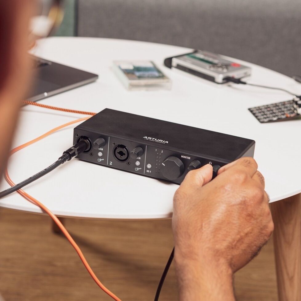 ARTURIA MINIFUSE 2 FLEXIBLE DUAL AUDIO INTERFACE ARTURIA MINIFUSE 1 ...