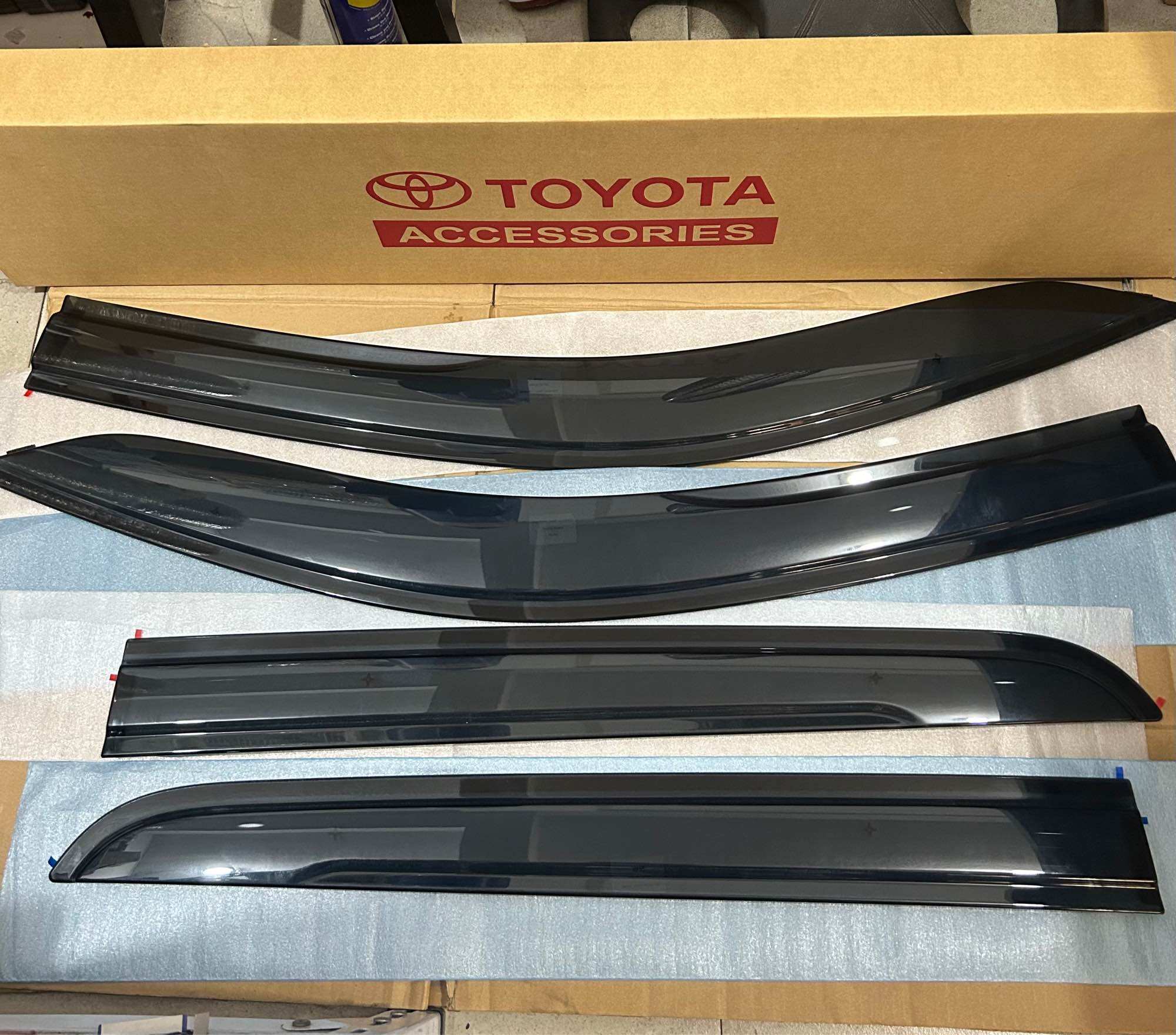 GENUINE/ORIGINAL TOYOTA RAIN VISOR TOYOTA HILUX 2015+ (PC162-0K003 ...