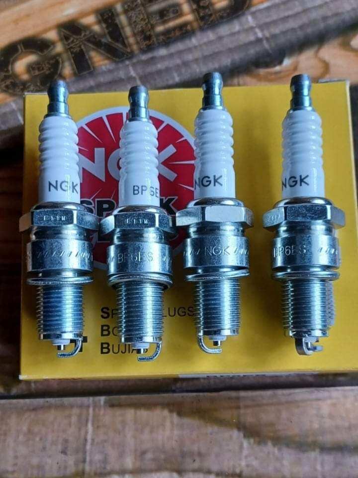 BP6ES universal spark plug toyota, mitsubishi,mazda,ford,nissan,suzuki ...