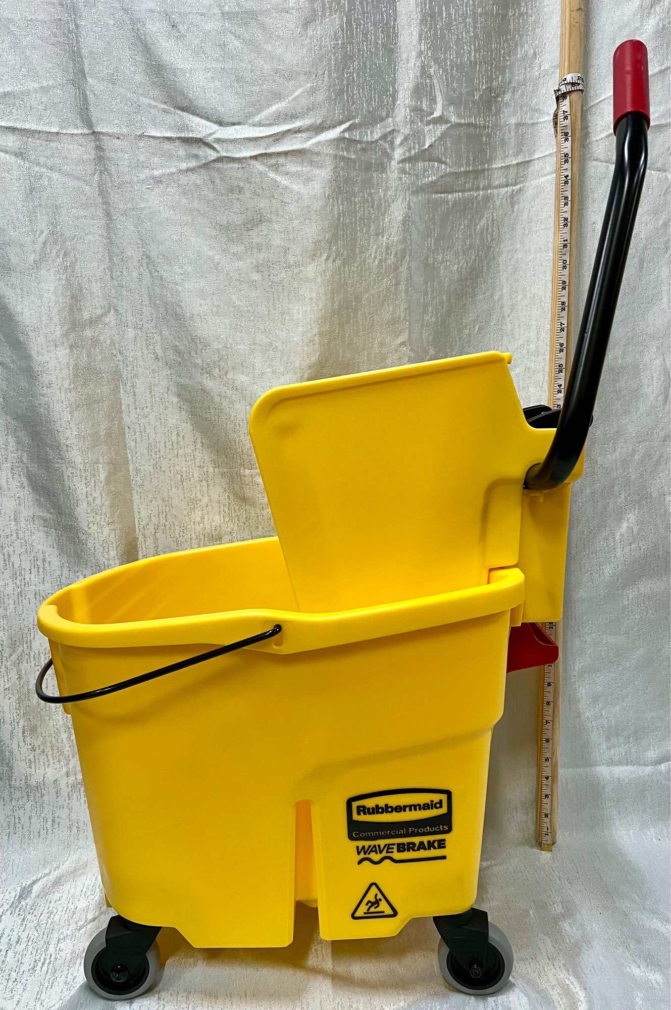 Rubbermaid Mop Bucket with Wringer
