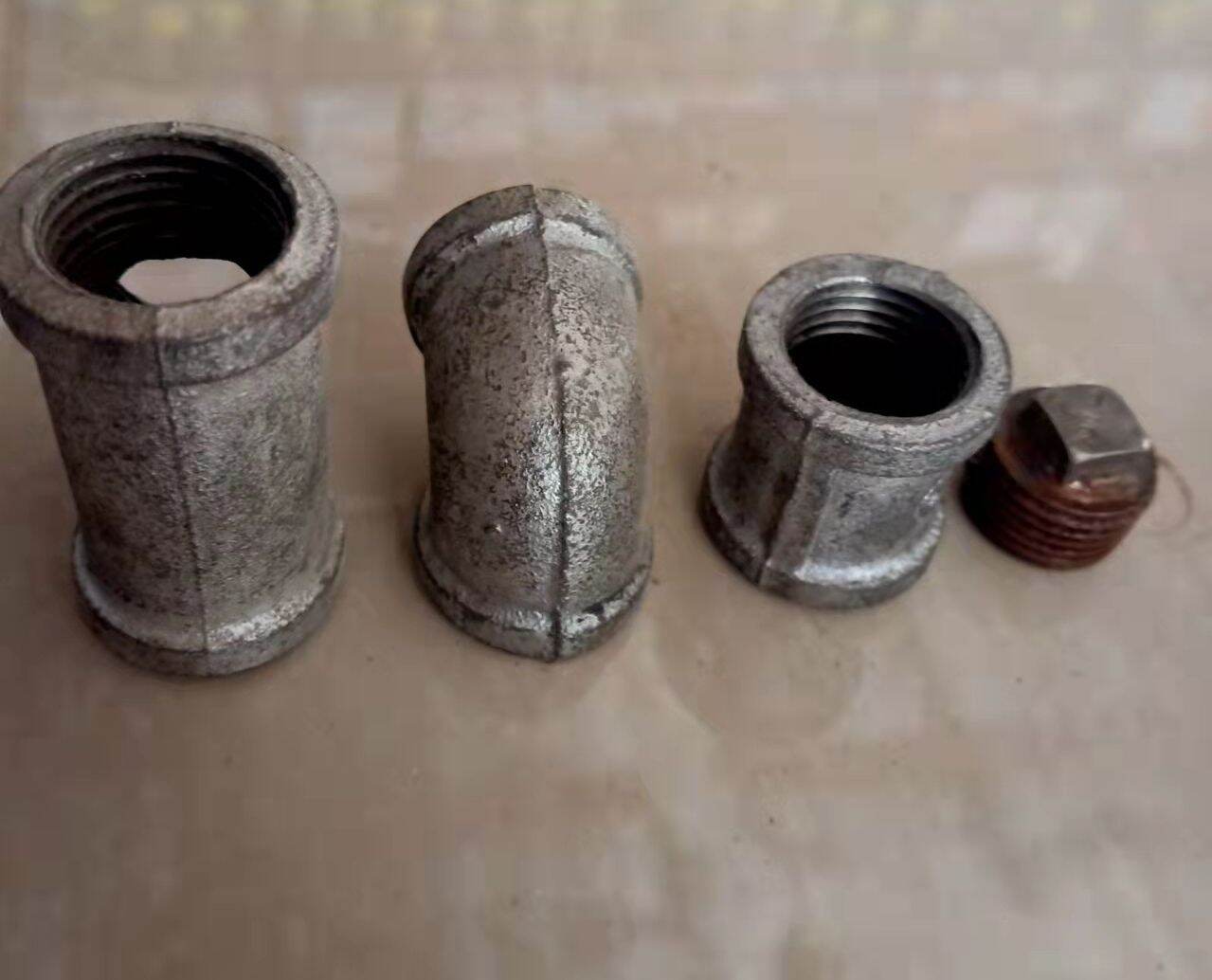 water gi pipe fittings,gi elbow1/2,tee,male adopter,plug,cap,coupling ...