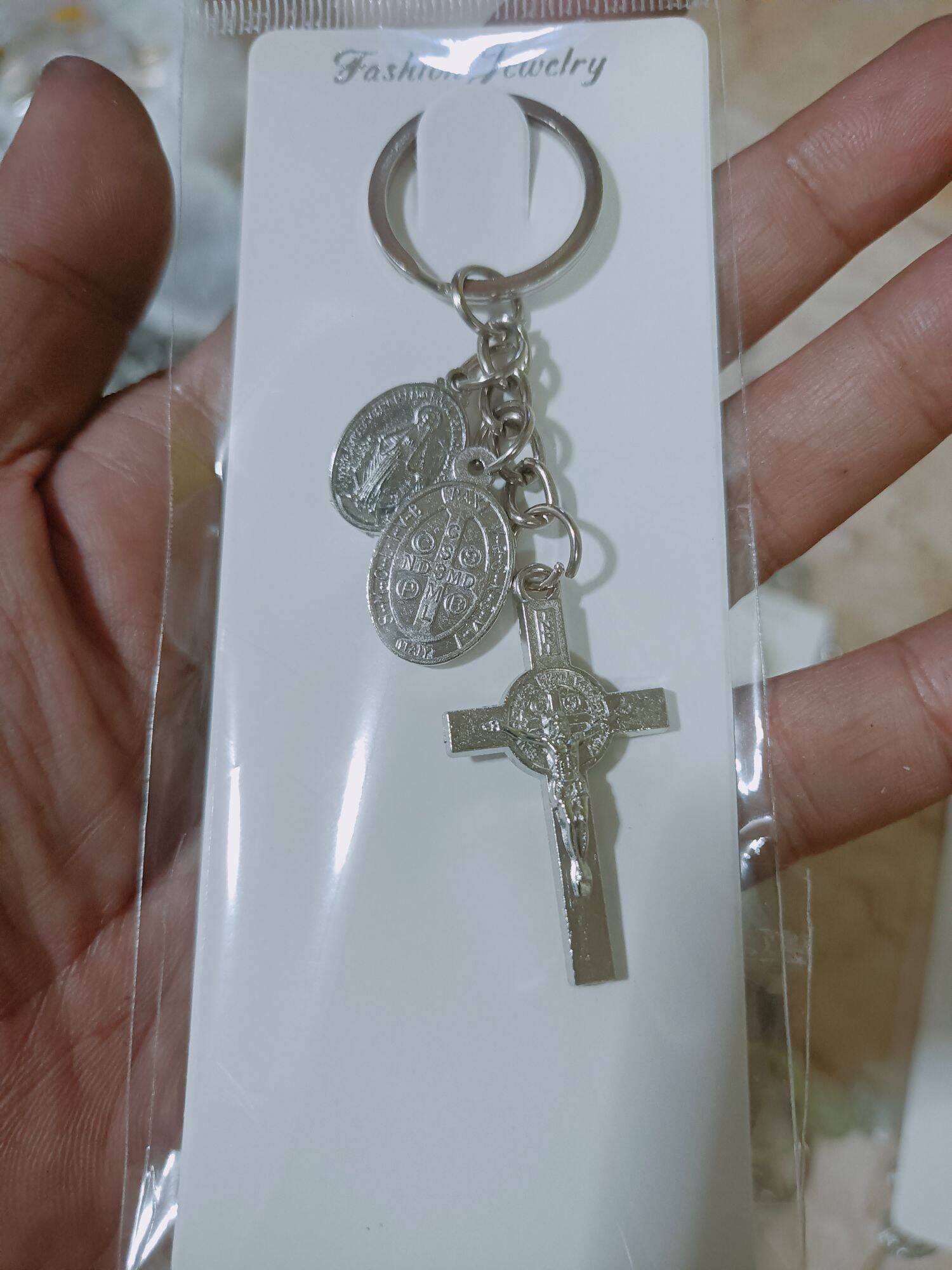 KEYCHAINS MAMA MARY SAINT BENEDICT AND CROSS | Lazada PH