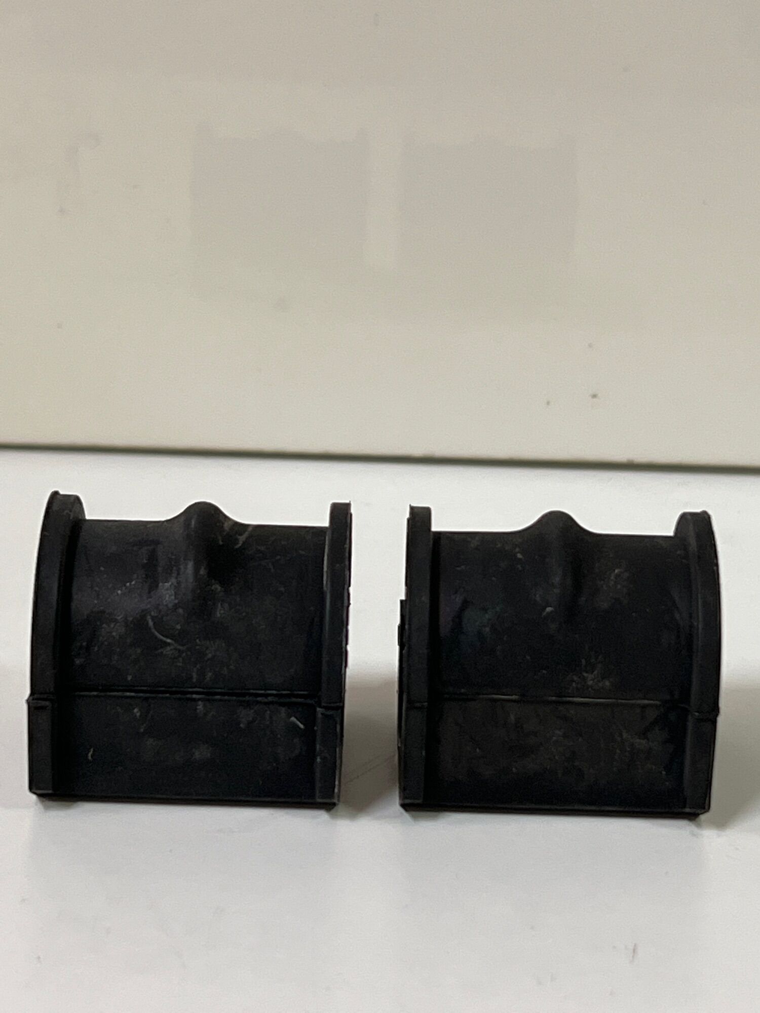 Genuine Isuzu Front Stabilizer Bar Bushing for Isuzu Crosswind, TFR ...