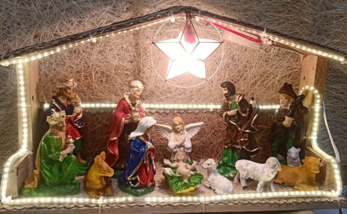 Nativity set or Belen Set Included Led Light and 12pcs character ...