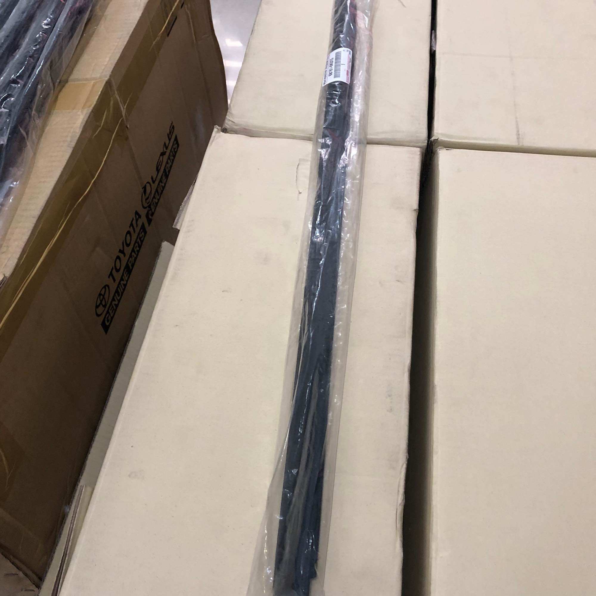GENUINE/ORIGINAL TOYOTA WEATHERSTRIP OUTER FRONT RIGHT DOOR FOR HILUX ...