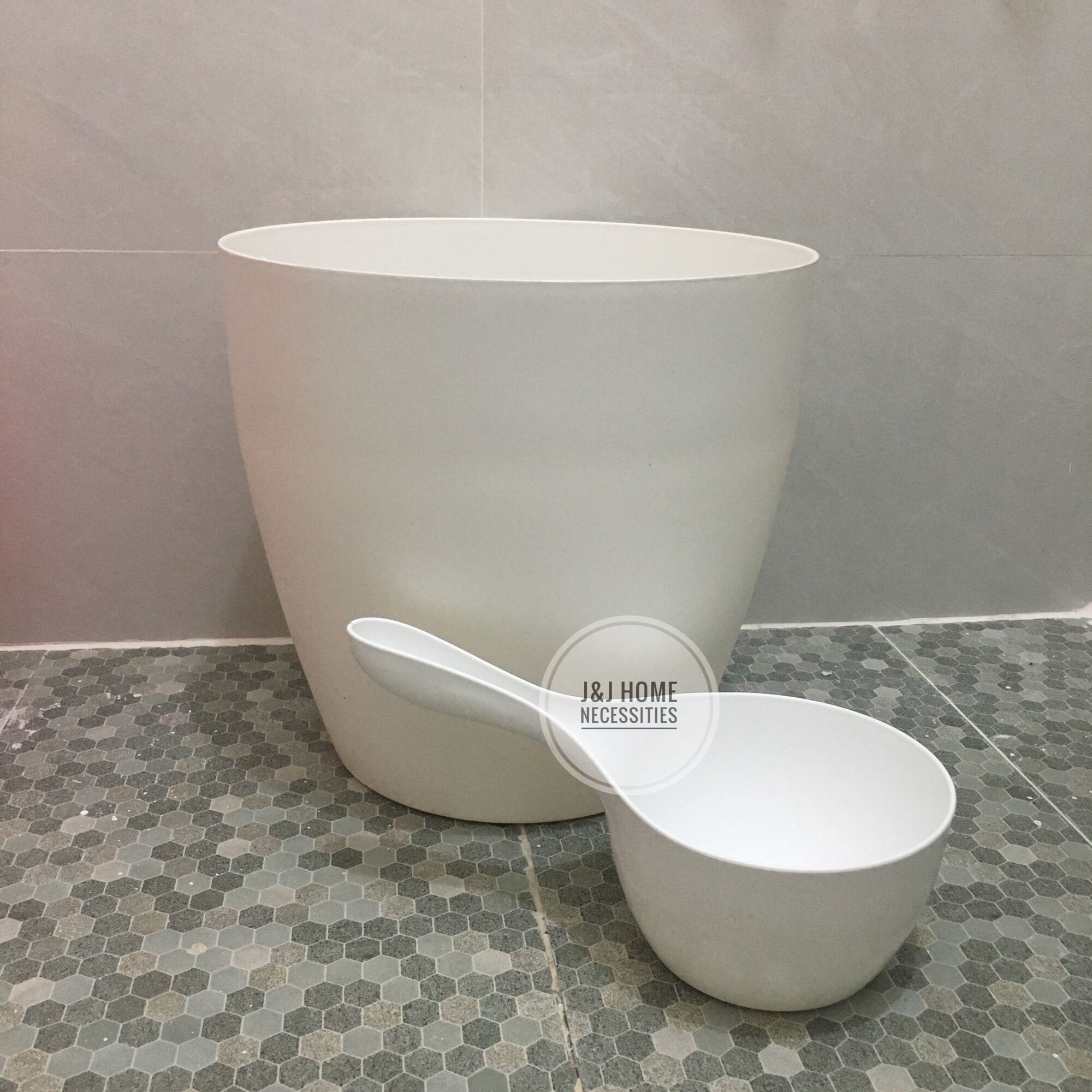 Aesthetic Minimalist All white Timba and Tabo Set Rubberized Plastic ...