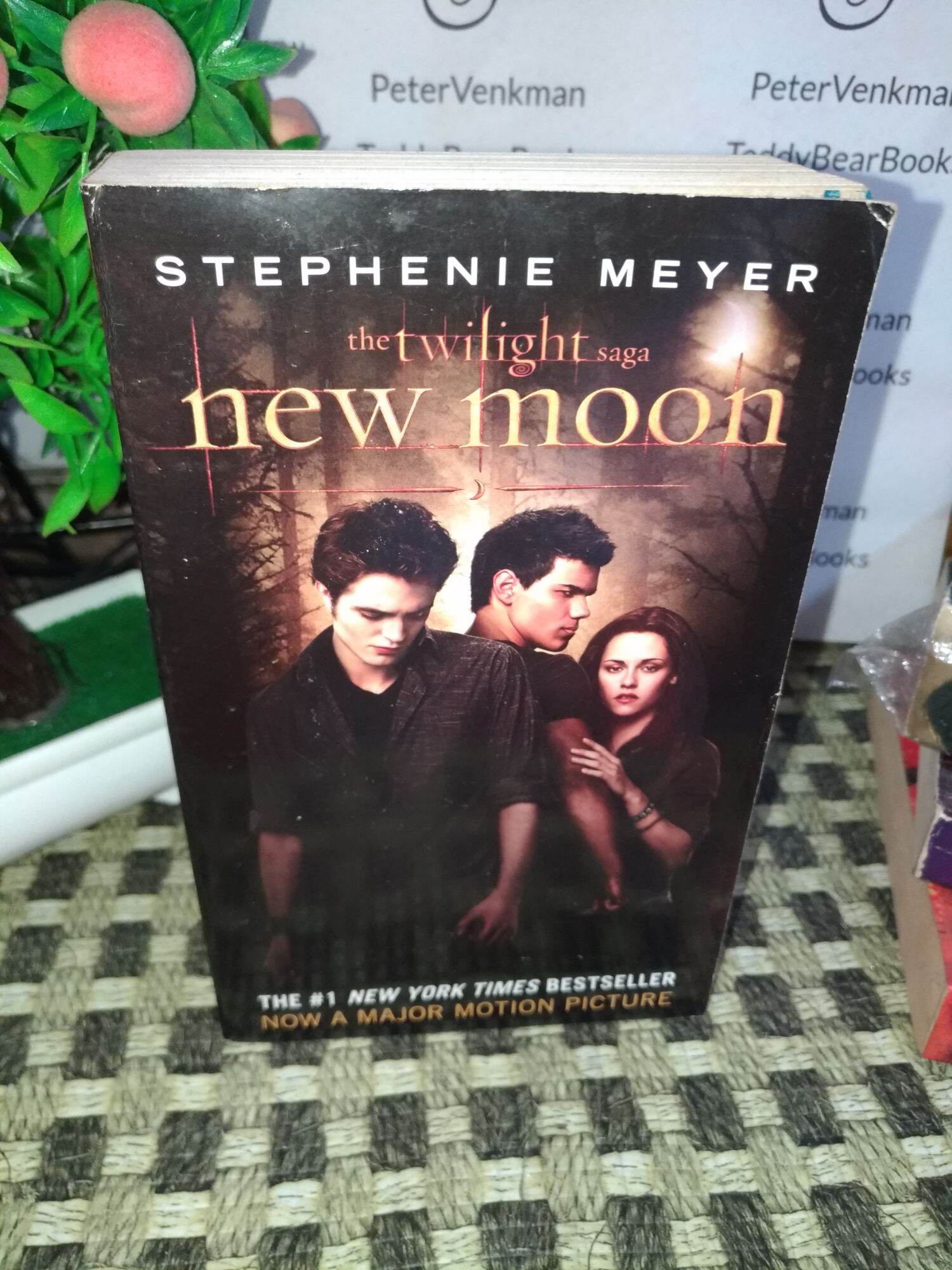 TWILIGHT SAGA: NEW MOON BY STEPHENIE MEYER (STOCK, PB) | Lazada PH