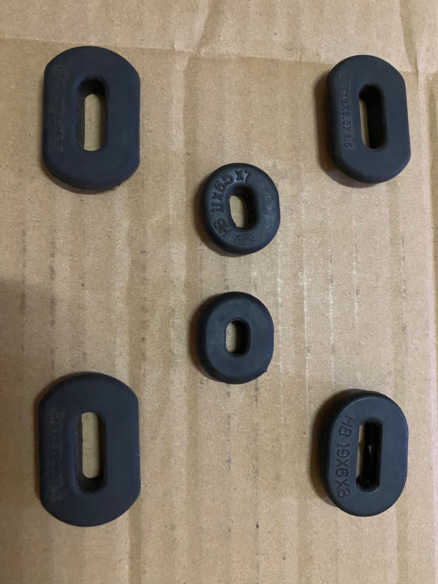 RUSI TC 125/150/175 SIDE COVER RUBBER SET(OEM) | Lazada PH