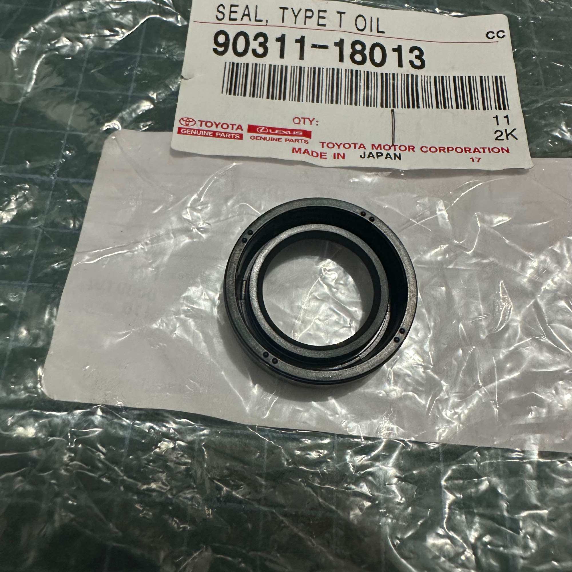 ORIGINAL TOYOTA COROLLA 4AFE/2E/4AF GEAR SELECTOR OIL SEAL | Lazada PH