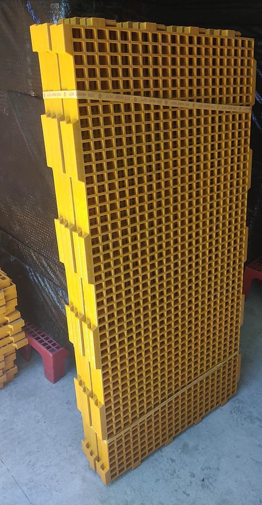 2x4 goat,pig,dog matting... PER PIECE..plastic matting 2x4... heavy ...