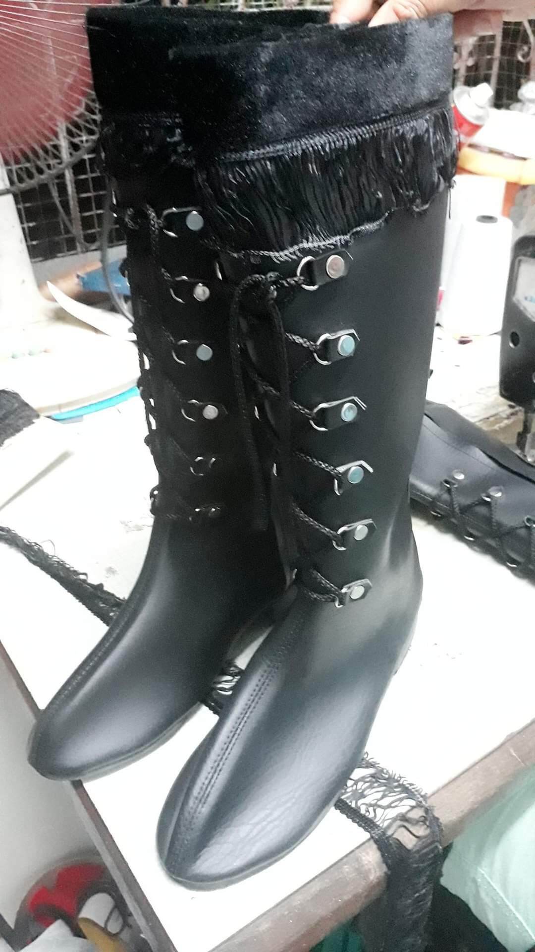 majorette boots x6 hangang binti 13inch to 14 inch ang taas. diring ...
