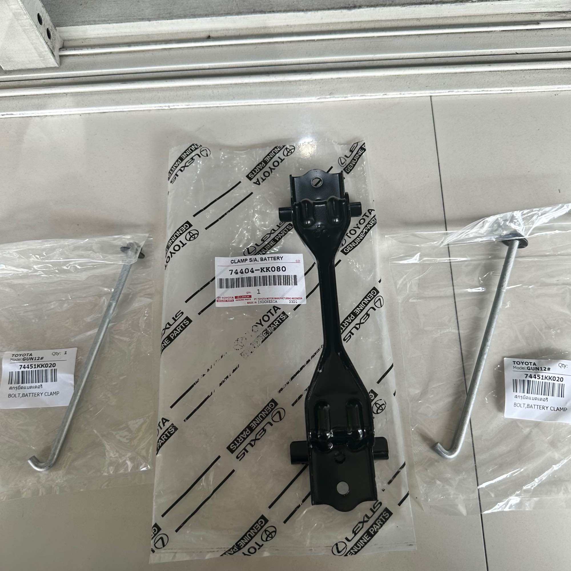 GENUINE/ORIGINAL TOYOTA BATTERY CLAMP KIT FOR FORTUNER/HILUX/INNOVA ...