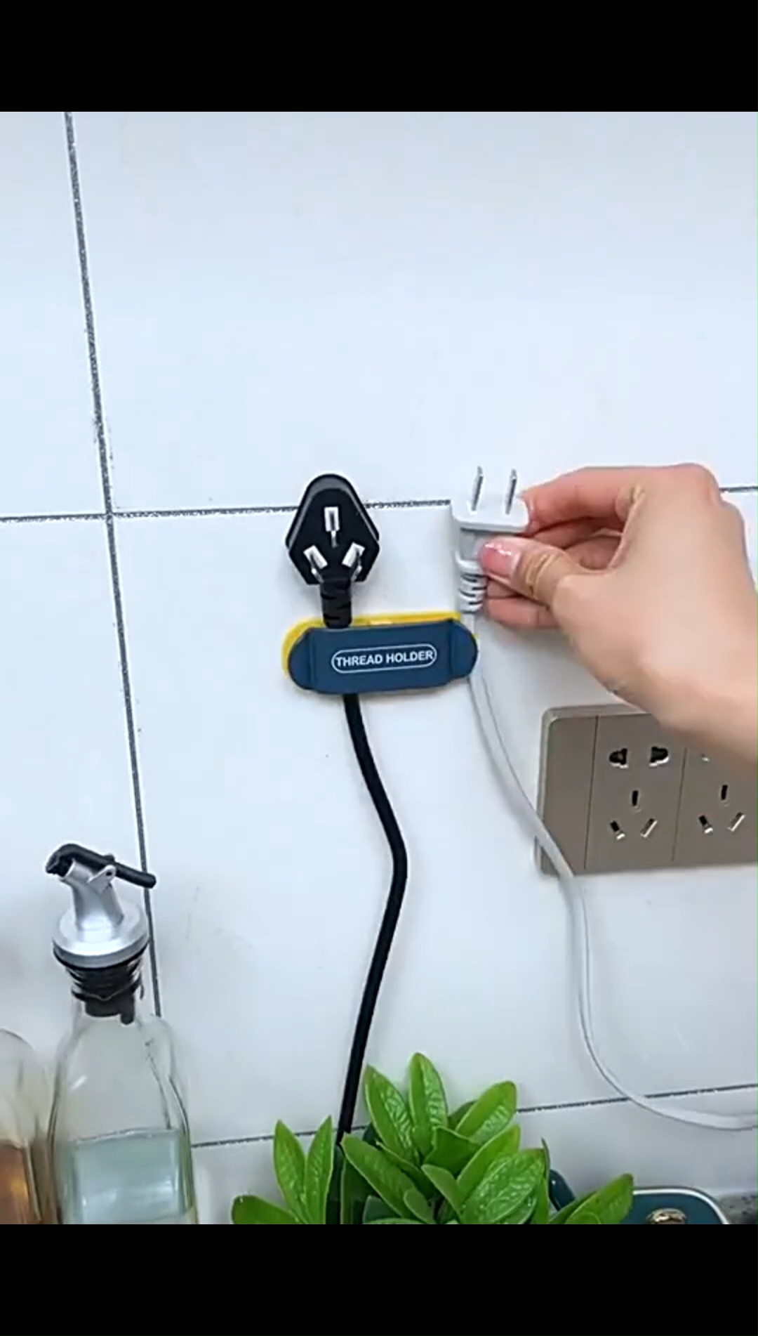 【Local Delivery】Plug Holder Kitchen Wall-Mounted Power Cord Storage ...