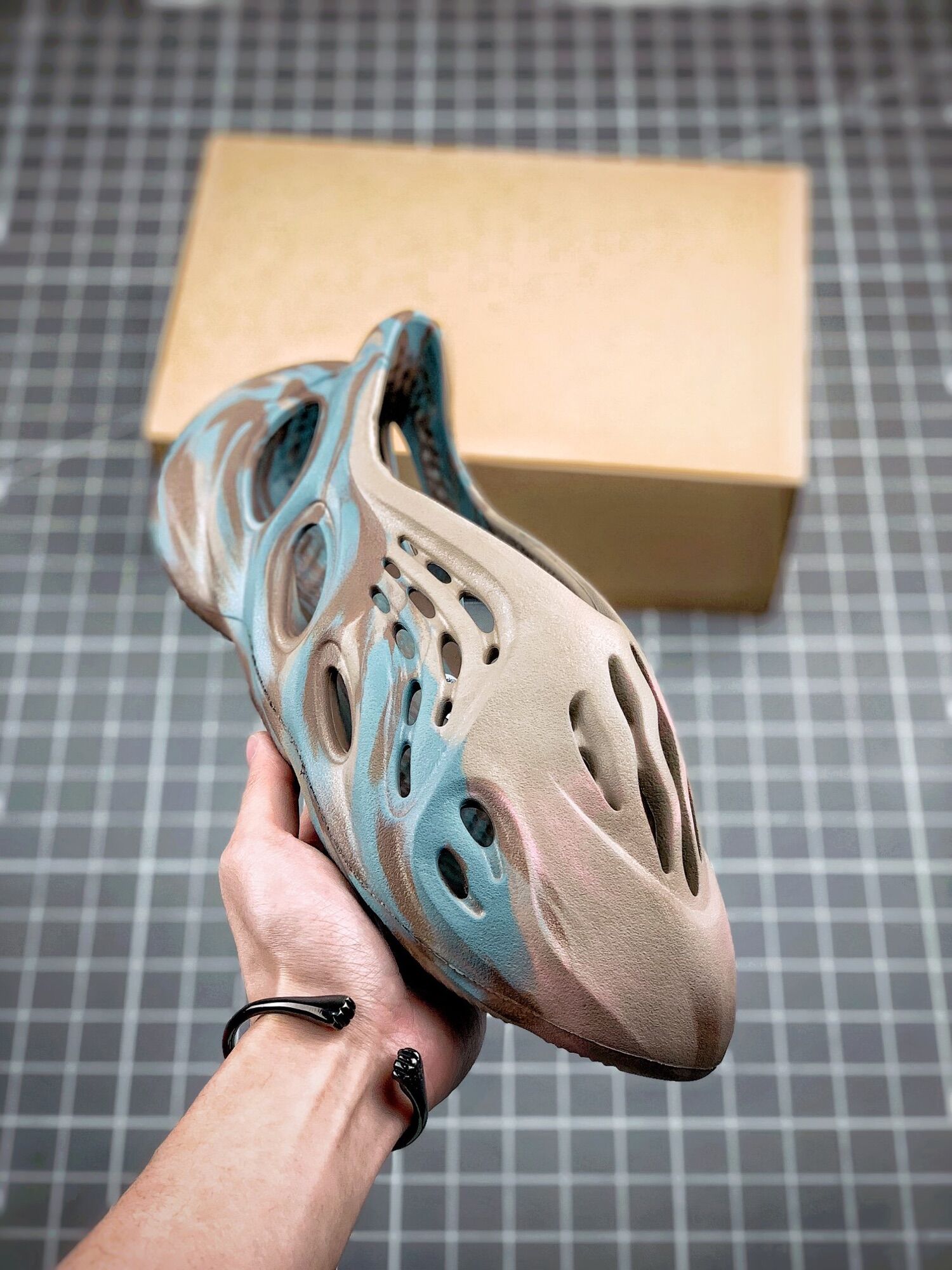 YEEZY Foam Runner "MXT" Coconut Foam Shoes Integrated injection molding ...
