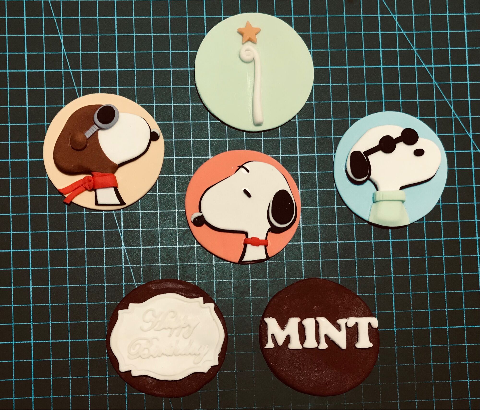 Edible Cake and cupcake toppers (Snoopy) 6 pcs fondant | Lazada PH