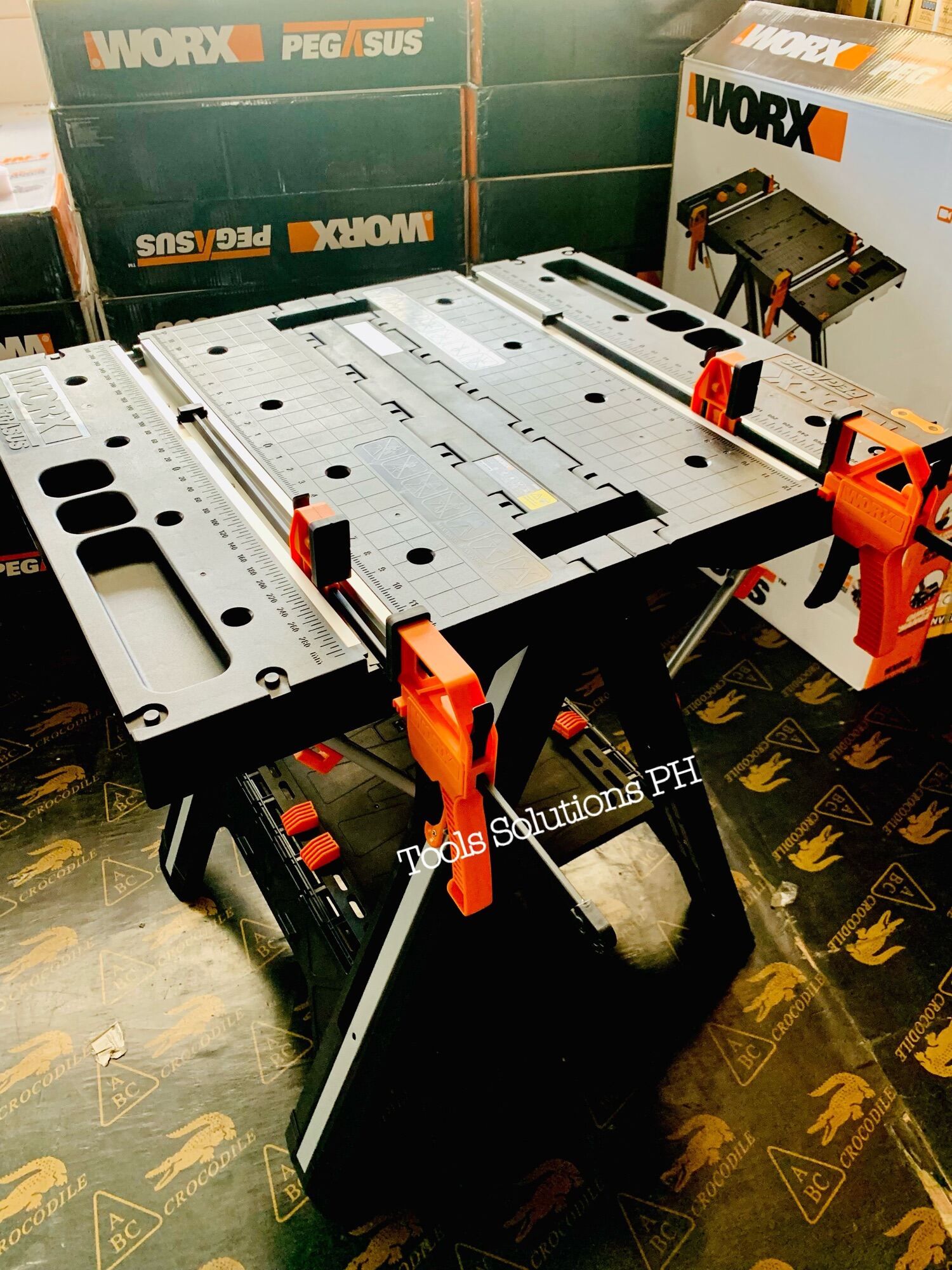 WORX Pegasus Multi-Function Work Table Foldable Sawhorse Sawing Table ...