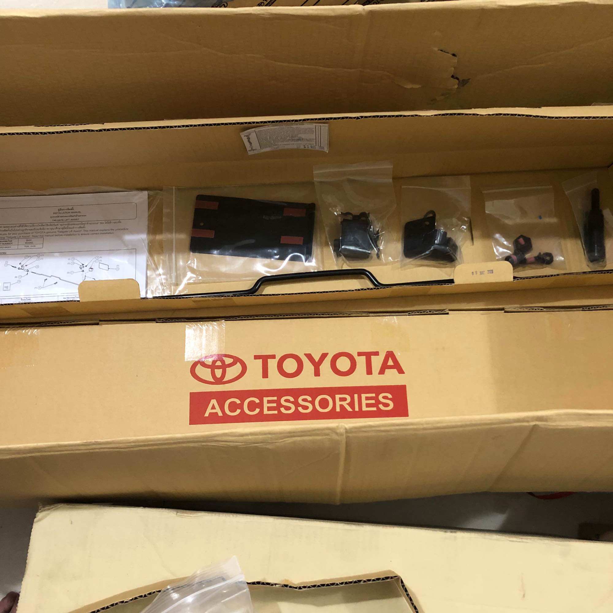 GENUINE/ORIGINAL TOYOTA TAILGATE LIFT ASSIST FOR TOYOTA HILUX 2016-2023 ...