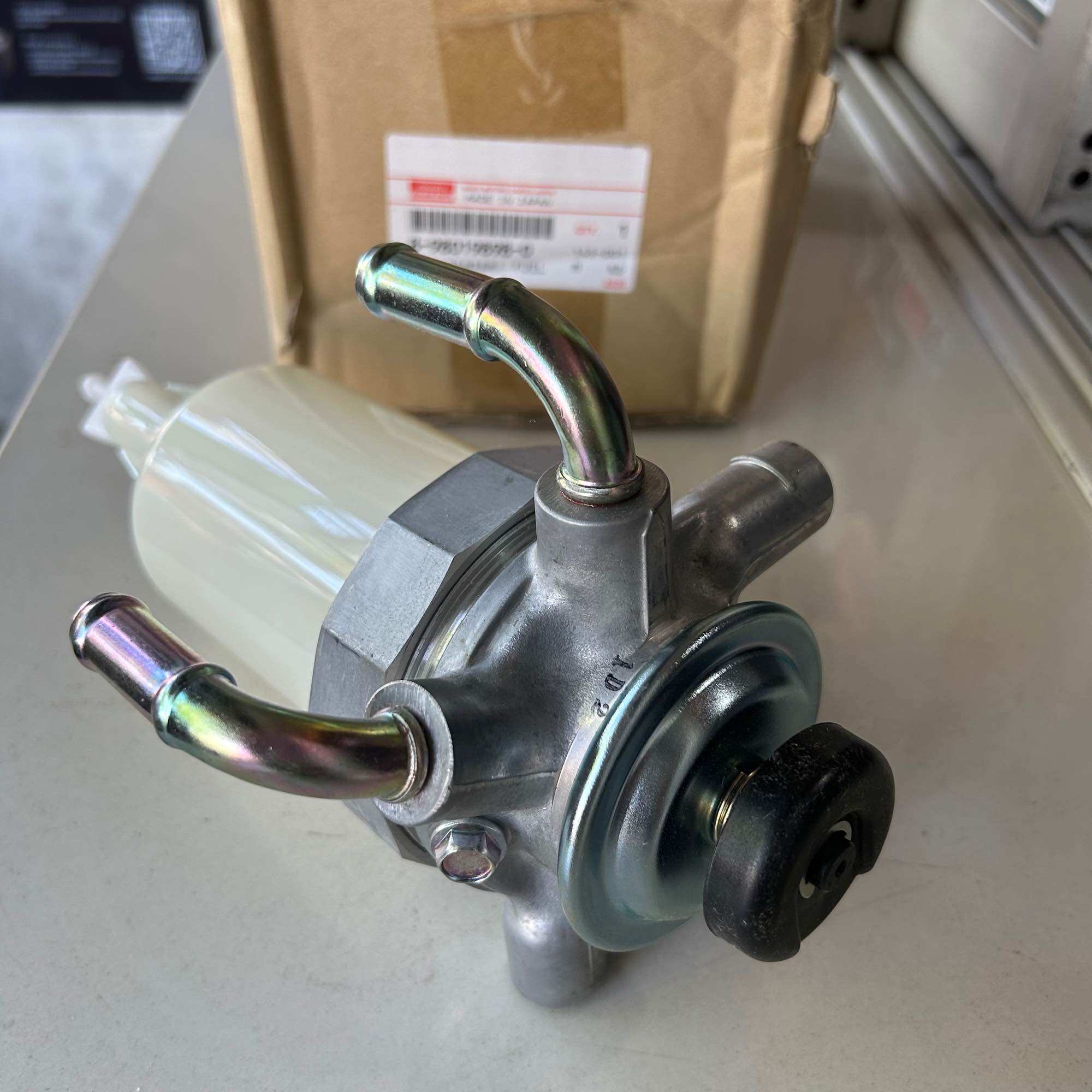 GENUINE/ORIGINAL ISUZU CROSSWIND/SPORTIVO FUEL SEDIMENTOR (2007-2017 ...