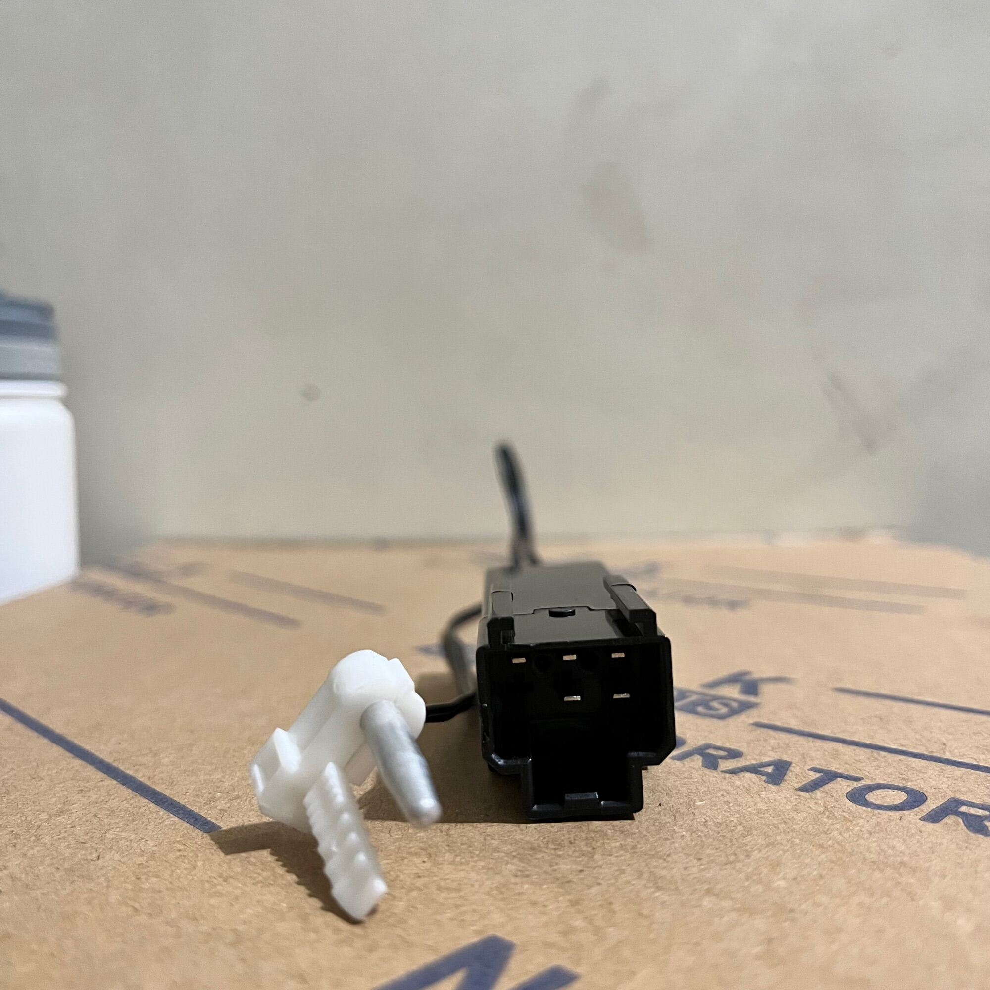 Mitsubishi Montero Thermistor 5Pin | Car Aircon Thermistor | Lazada PH