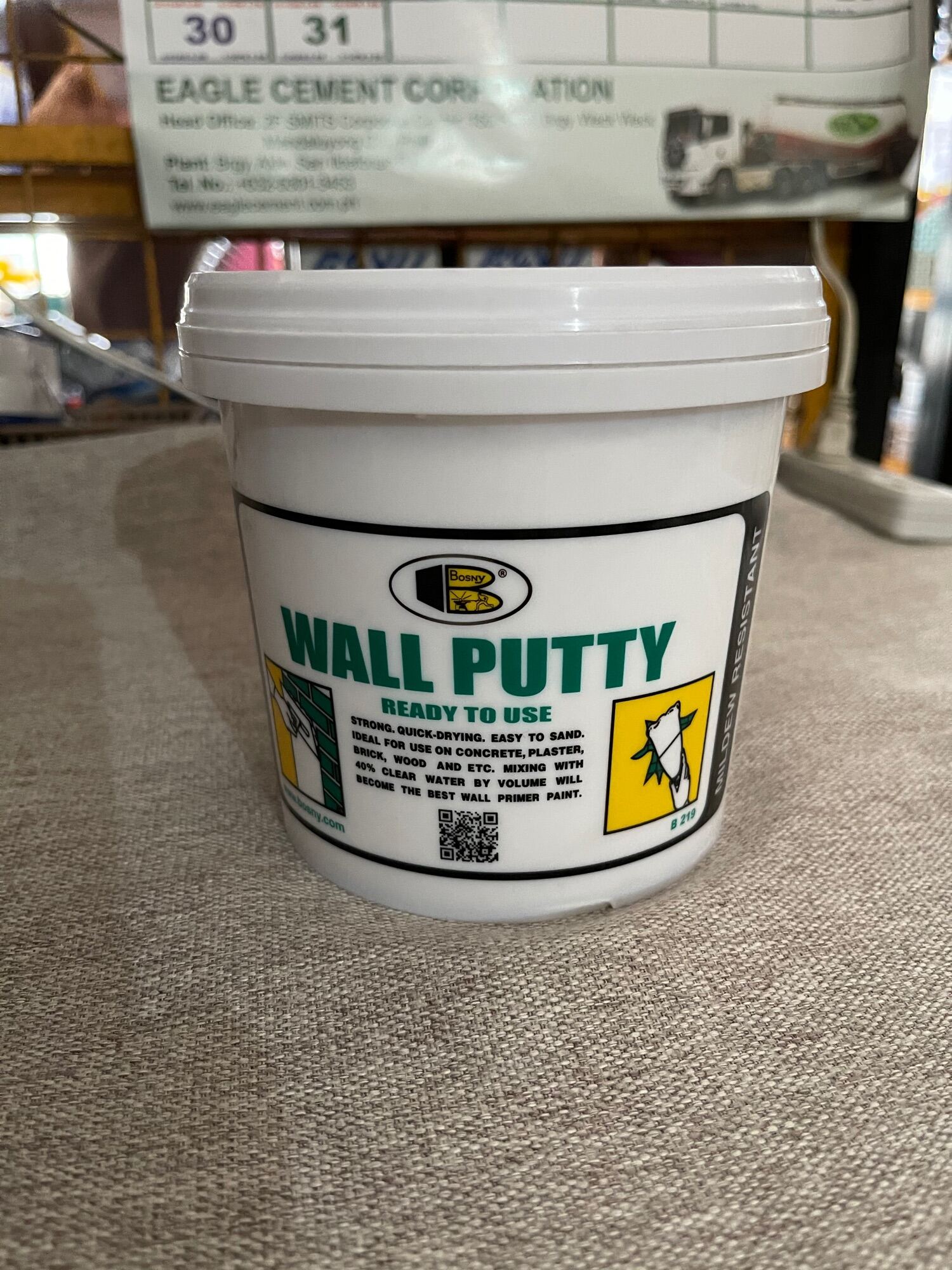wall putty 1.5 kg ， for use on concrete, plaster, Brick, wood and ETC ...